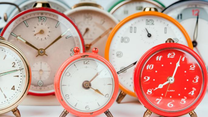 Greece sets clocks one hour back early morning Sunday, Oct 28