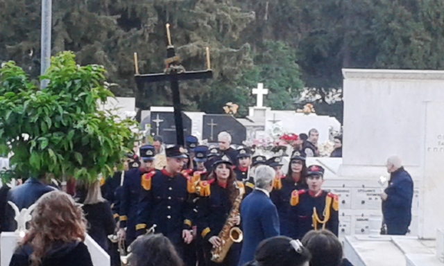 The Epitaphios procession is quite different in a cemetery (pictures)
