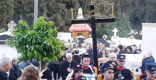 The Epitaphios procession is quite different in a cemetery (pictures)