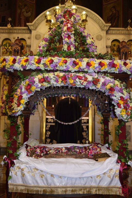 The Epitaphios procession is quite different in a cemetery (pictures)