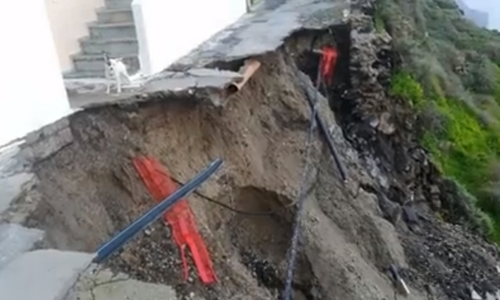 On cliff edge: Torrential rainfalls cause landslides on Santorini (videos)