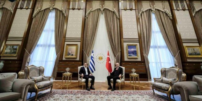 Who are these two tiny men of leaders posing inside this huge Palace room?