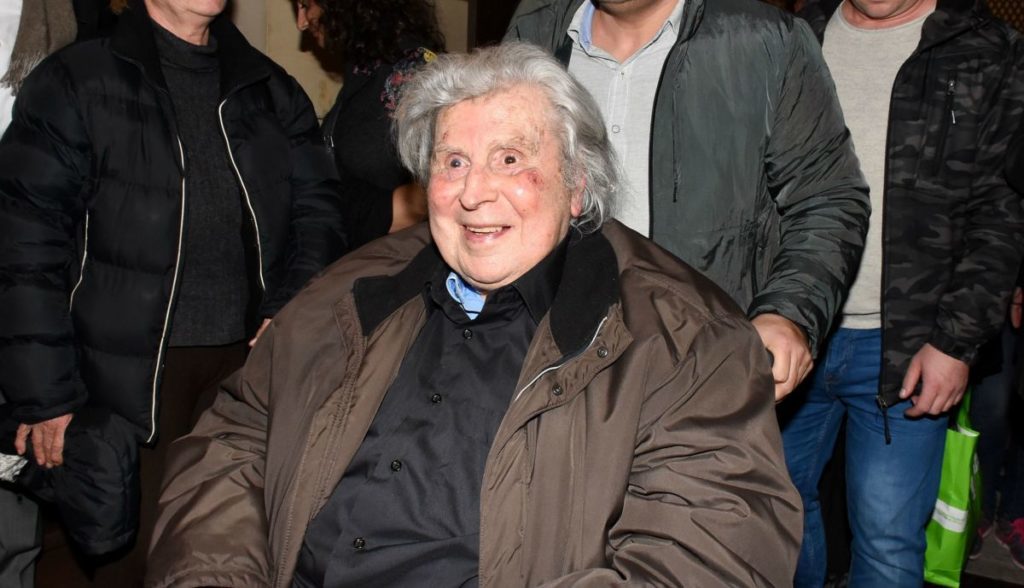 Mikis Theodorakis hospitalized with heart condition, doctors cautious