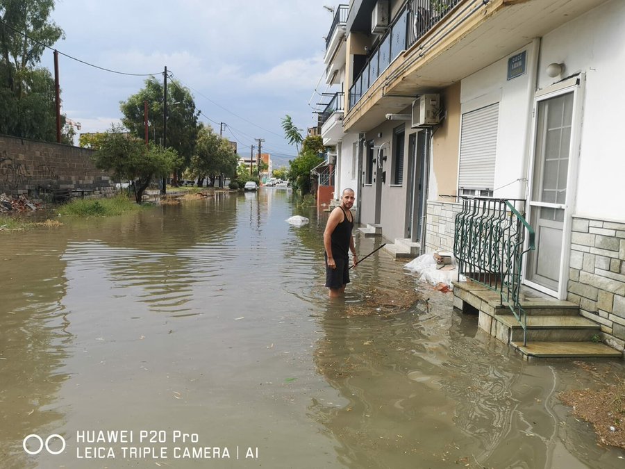 Summer rainstorm floods Volos; two injured; Wind-spout on Lemnos