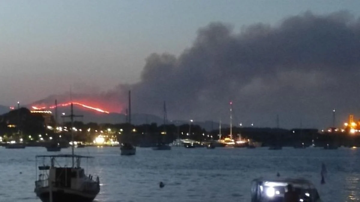 Corfu fire: Evacuations as blazes approach villages