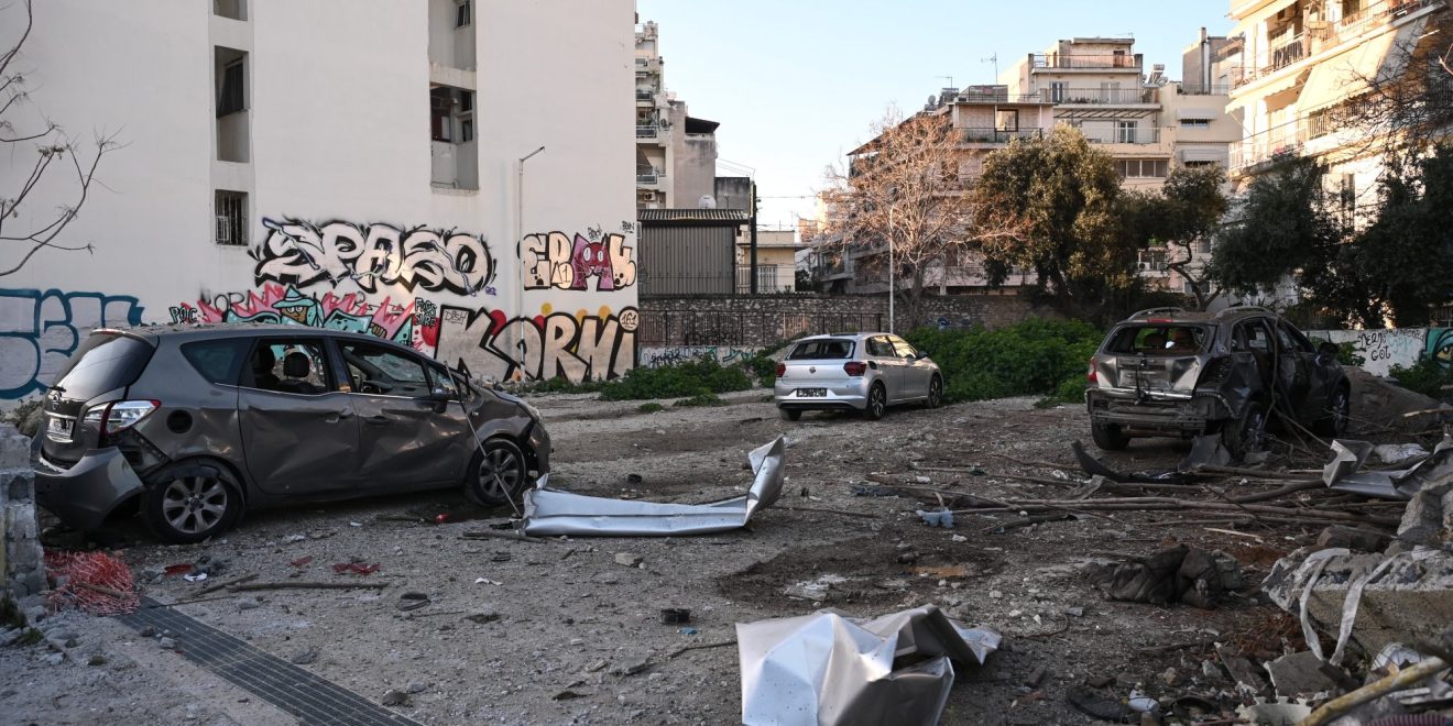 Powerful mafia-style bomb explodes next to gas station in Piraeus (VIDEO)