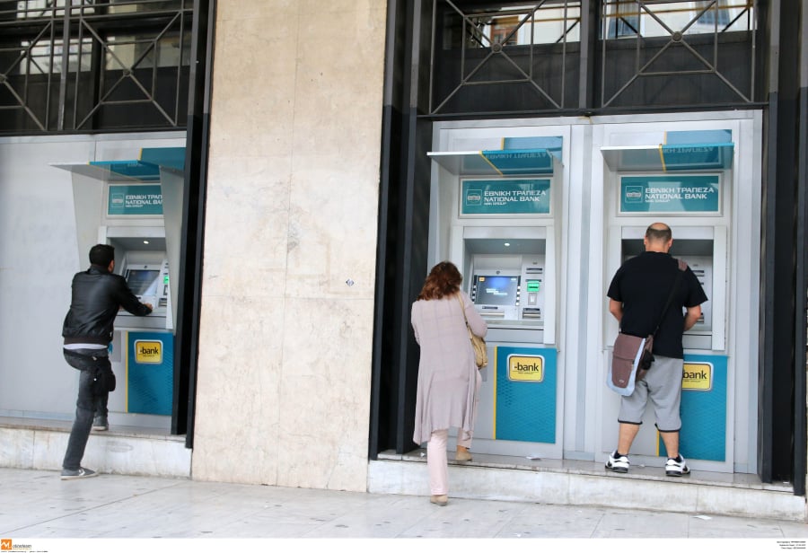 Gov't in Greece to intervene into banks' fees and charges