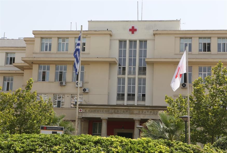 Four injured when lift cable in Athens hospital snaps