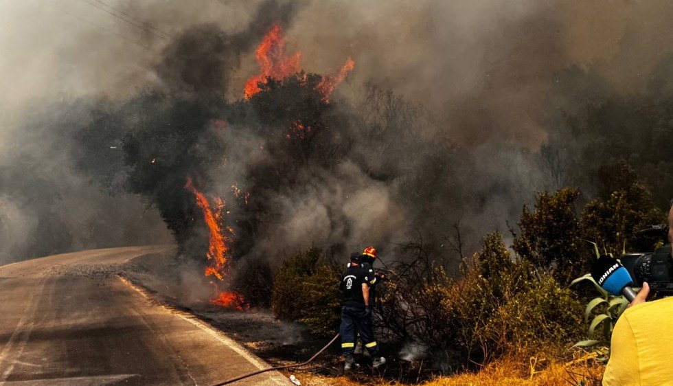 Wildfires in Greece: Evacuations on Zakynthos, Kefalonia, Vonitsa (VIDs)