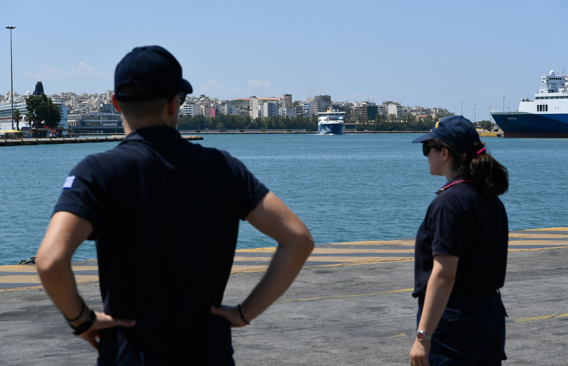 Body of woman found floating at Piraeus port